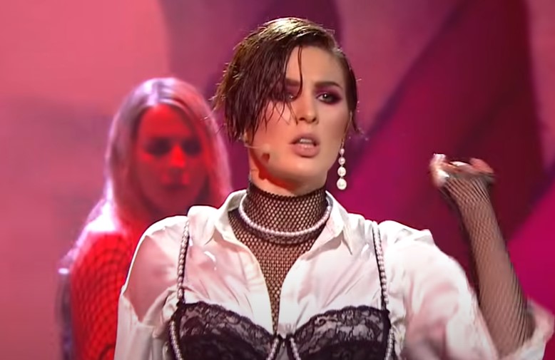 Maruv похвасталась кудряшками - никто и не подозревал, что она ...