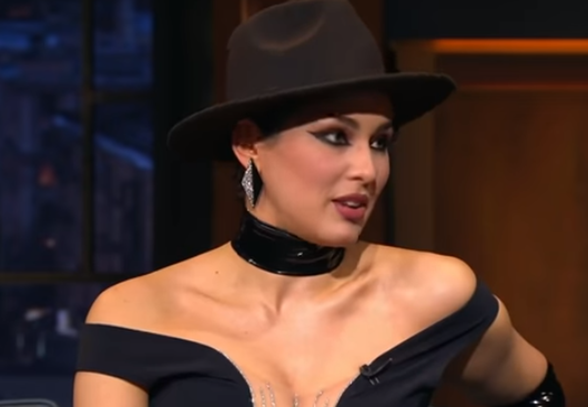 Певица Maruv поразила откровенным латексным нарядом на фестивале