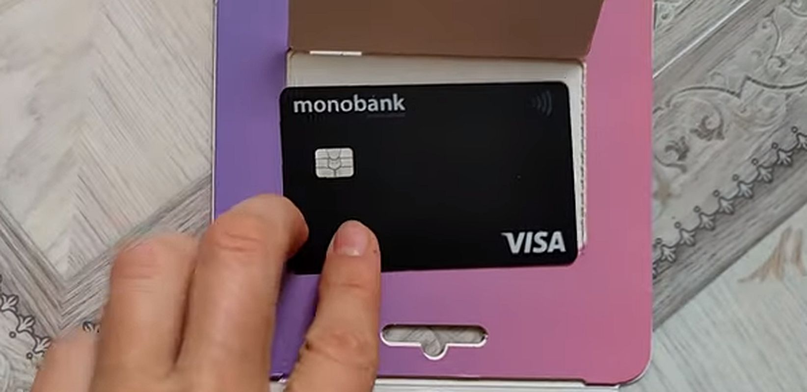 У Monobank створили дизайн банківської картки з Лебіговичем